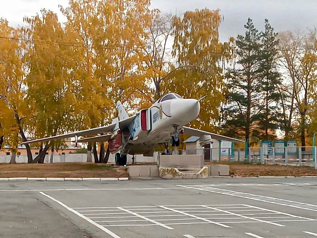 Teknoloji anıtı Фронтовой бомбардировщик Су-24M, Çeliabinsk, foto