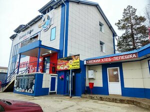 Ясмин чайхона (Shkolnaya Street No:2), kafe  Noyabrsk'dan