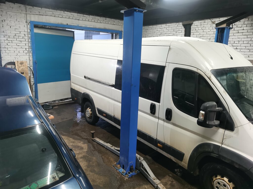 Otomobil servisi Garage, Pikalevo, foto