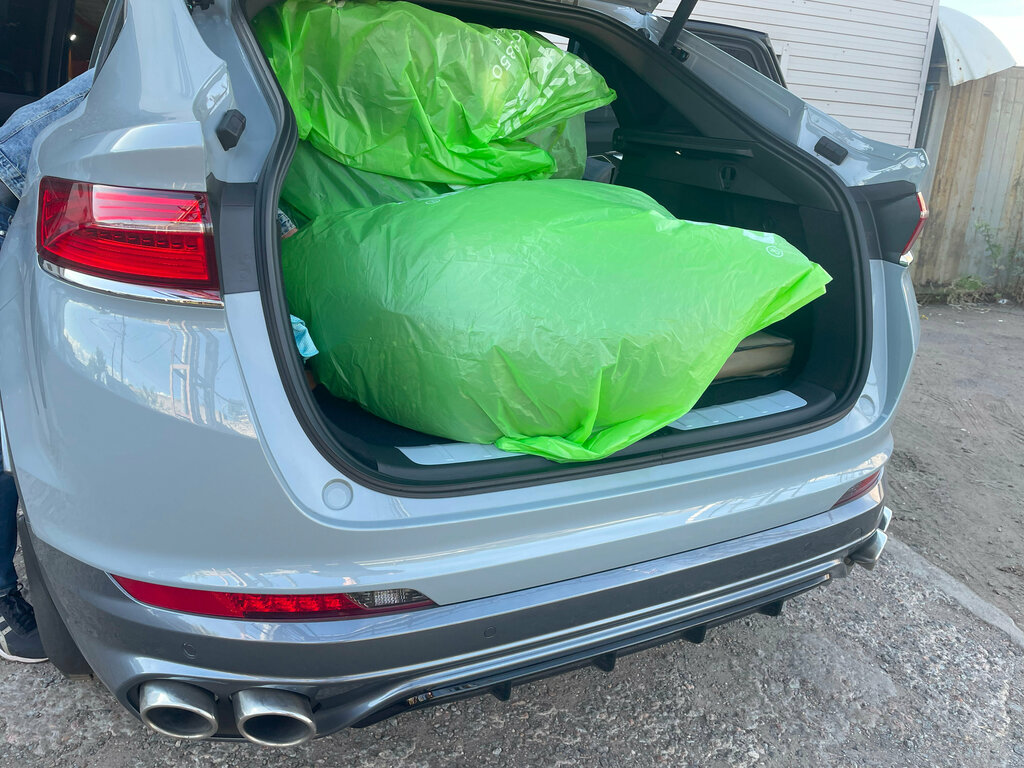 Jant ve lastikçiler Fast, Saint‑Petersburg, foto