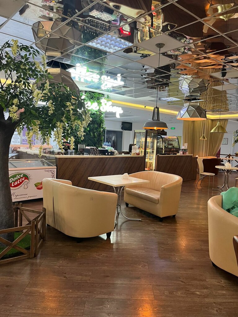 Kahve dükkanları Coffee Shop, Mineralniye Vodi, foto