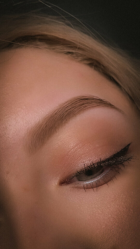 Kaş ve kirpik salonu Draws. Brows, Saint‑Petersburg, foto