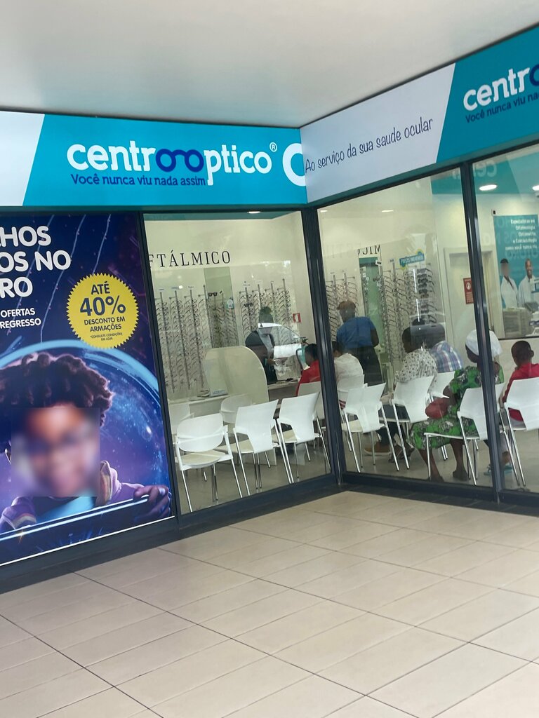 Özel muayenehaneler Centrooptico Viana, Loanda, foto