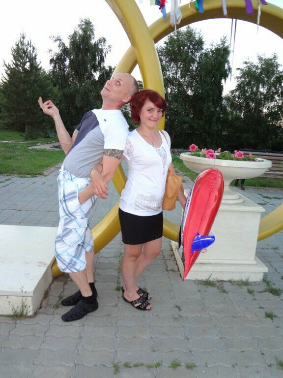 Park, sokak heykeli Свадебные кольца, Tümen (Tiumenskaya) oblastı, foto