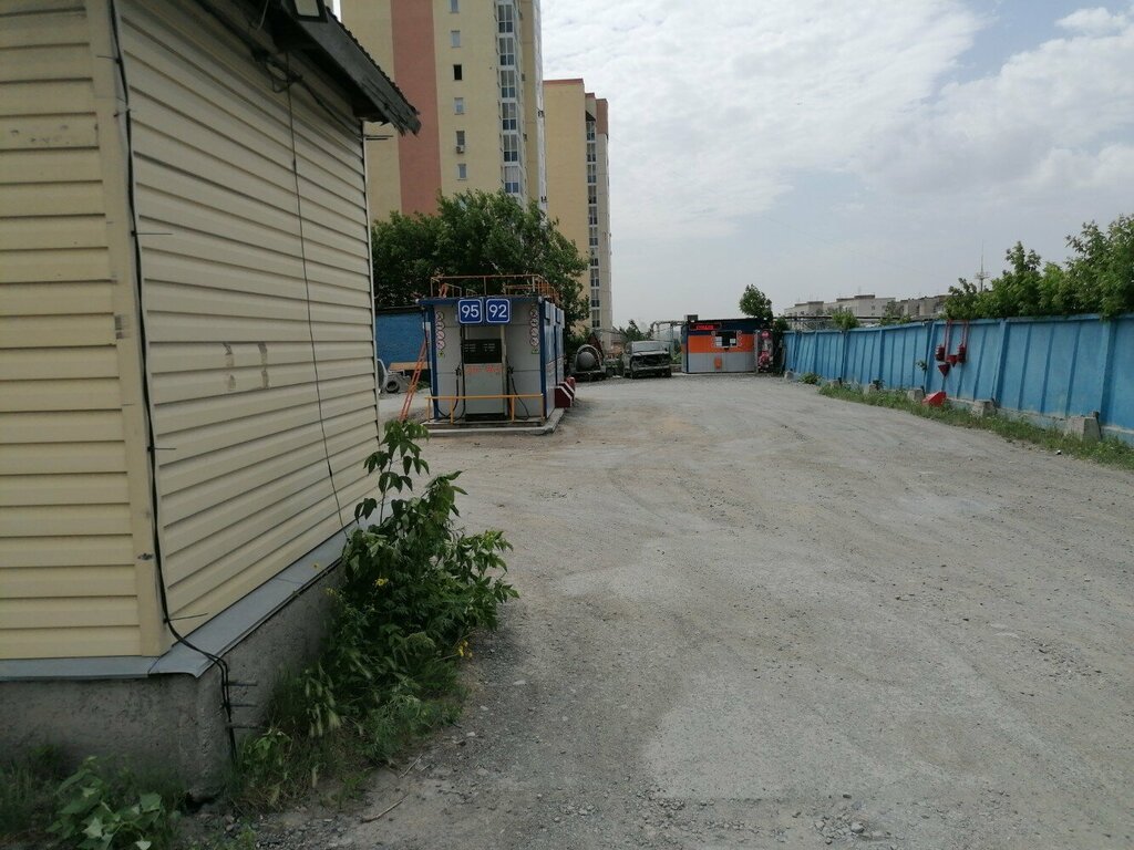 Benzin istasyonu Neftesib, Novosibirsk, foto