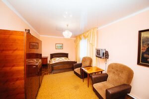98 Kati Solovyanovoy Guest House (ulitsa Kati Solovyanovoy No:98, Anapa), otel  Anapa'dan