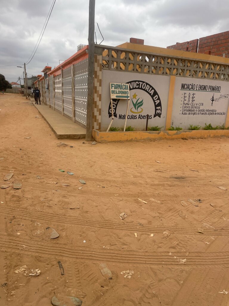 Yüksekokul Colégio Victória da Fé, Loanda, foto