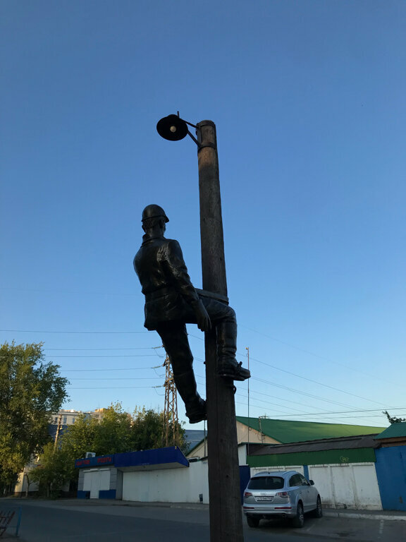 Park, sokak heykeli Электромонтёр, Ufa, foto