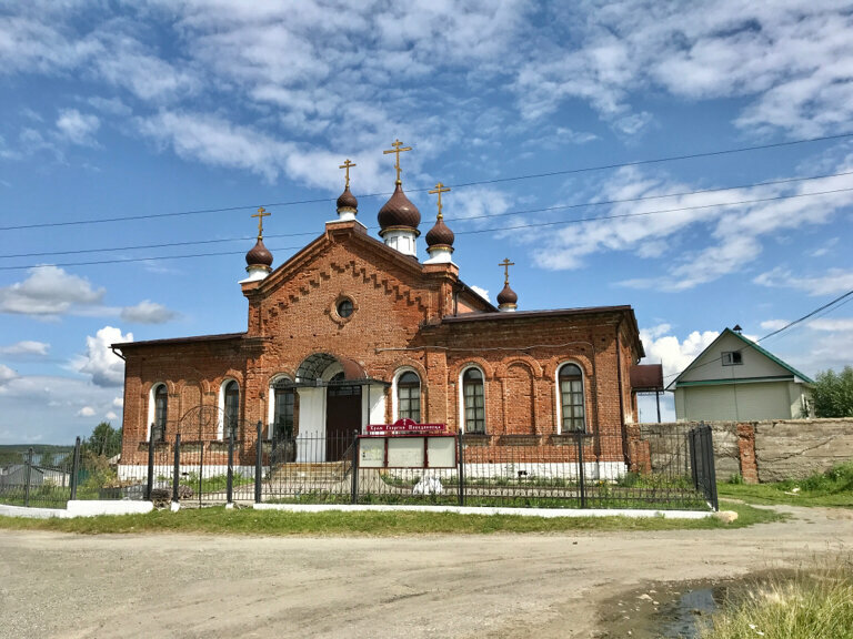 Ortodoks kiliseleri Hram Georgiya Pobedonostsa V Gubernskom, Çeliabinskaya oblastı, foto