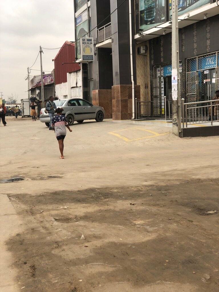 Otomobil yedek parçaları St Jude Auto Co, Loanda, foto