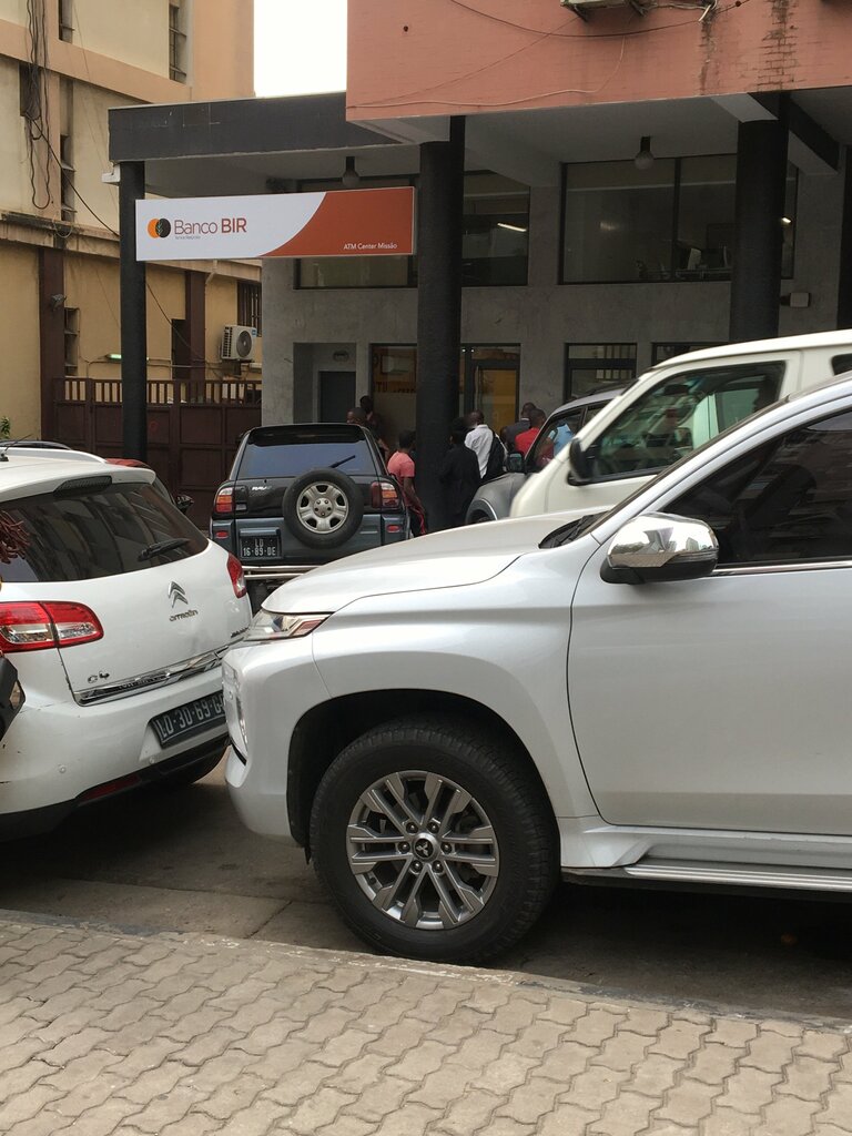 Banka Banco Bir, Loanda, foto