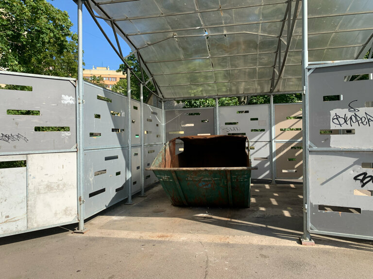 Çöp alanları Trash and garbage disposal area, Saint‑Petersburg, foto
