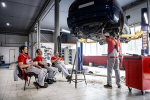 Gelikon (Yuliusa Fuchika Street No:2А, Nizhniy Novgorod), otomobil servisi  Nijni Novgorod'dan
