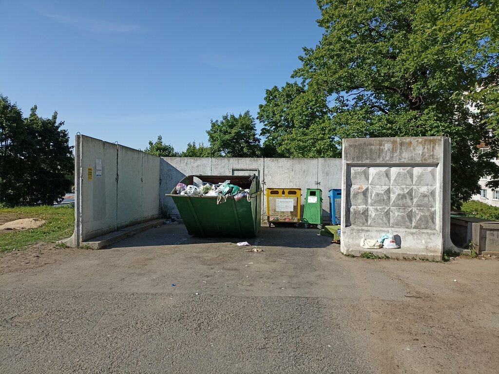 Çöp alanları Trash and garbage disposal area, Saint‑Petersburg, foto
