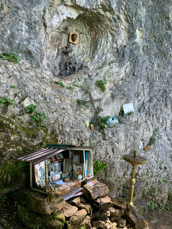Unutulmaz olayların yeri Место Третьего обретения главы Иоанна Крестителя, Sukhumi Bölgesi, foto