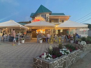 Mon Plaisir (Naberezhnaya ulitsa No:63, stanitsa Golubitskaya), kafe  Krasnodarski krayından