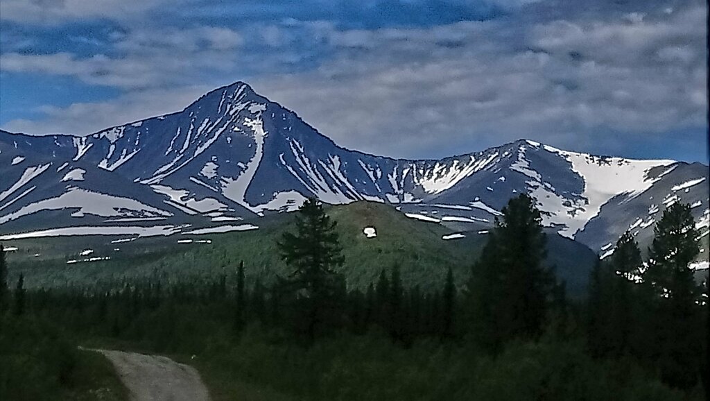 Dağ zirvesi гора Неройка, Komi, foto