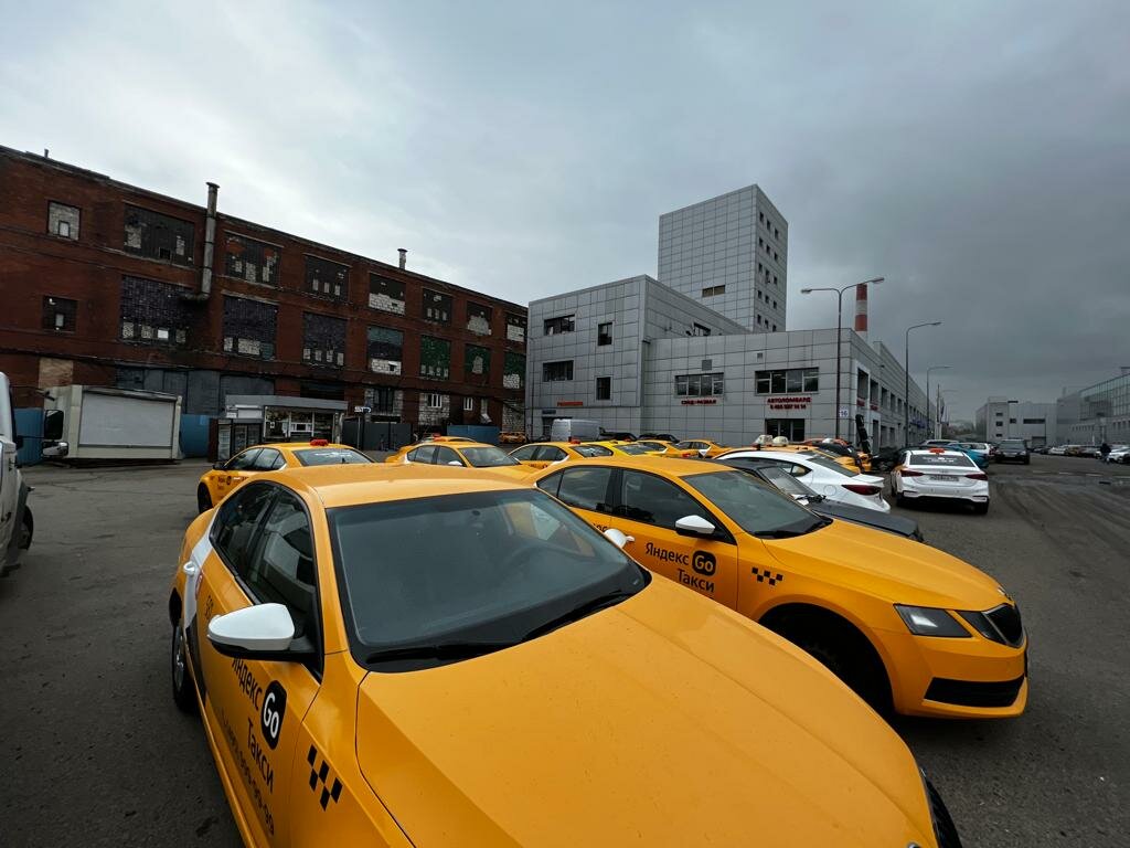 Taksi şirketi Yourdrive, Moskova, foto