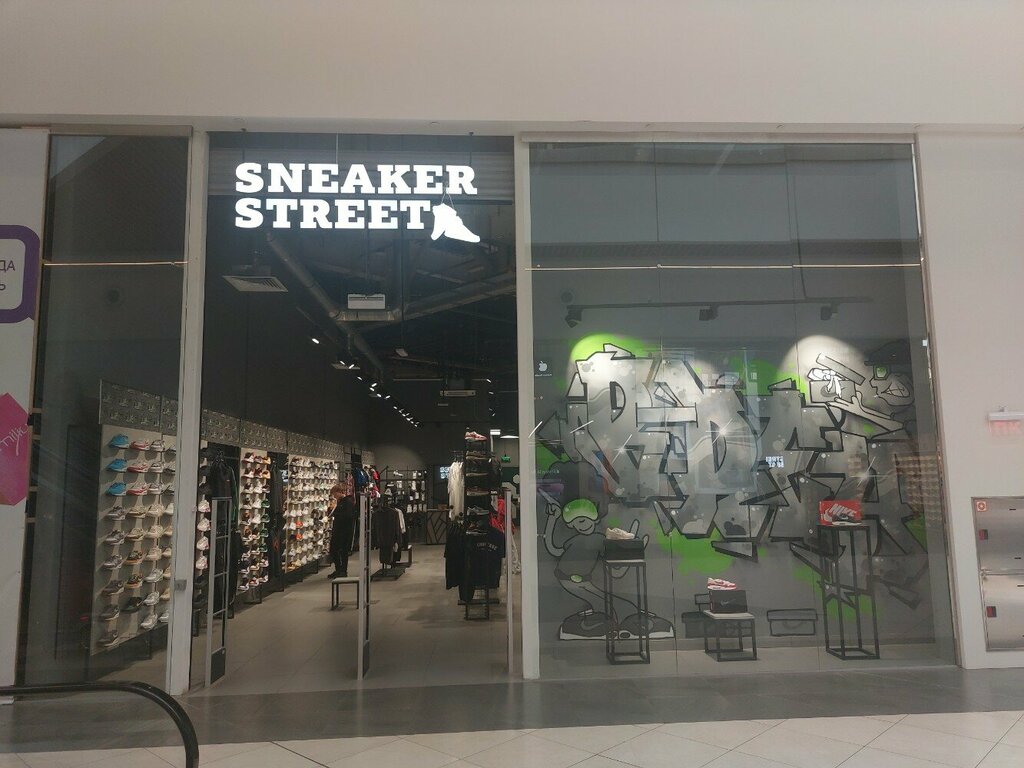 Ayakkabı mağazaları Sneaker Street, Yekaterinburg, foto