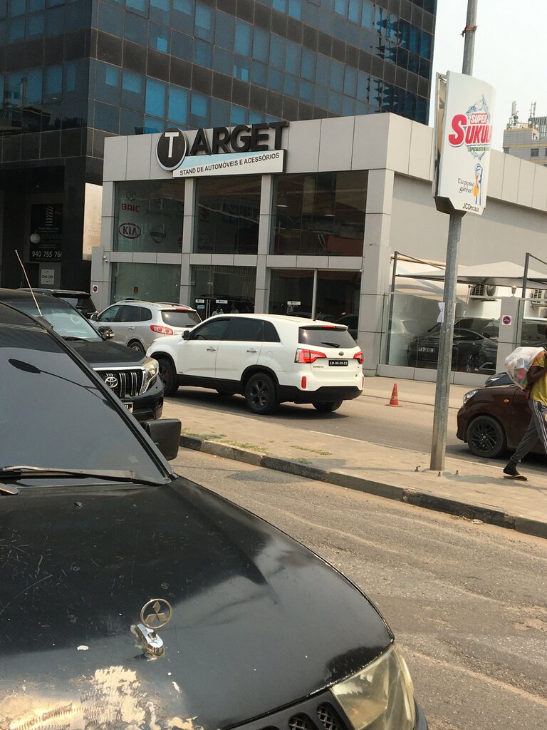 Otomobil satış galerileri Target Motors, Loanda, foto