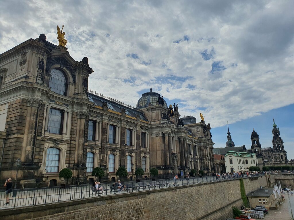 Üniversiteler Hochschule für Bildende Künste Dresden, Dresden, foto