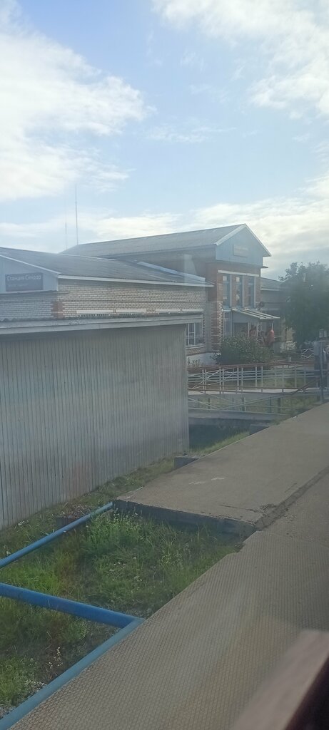Tren istasyonu Zheleznodorozhnaya stantsiya Sindor, Komi, foto