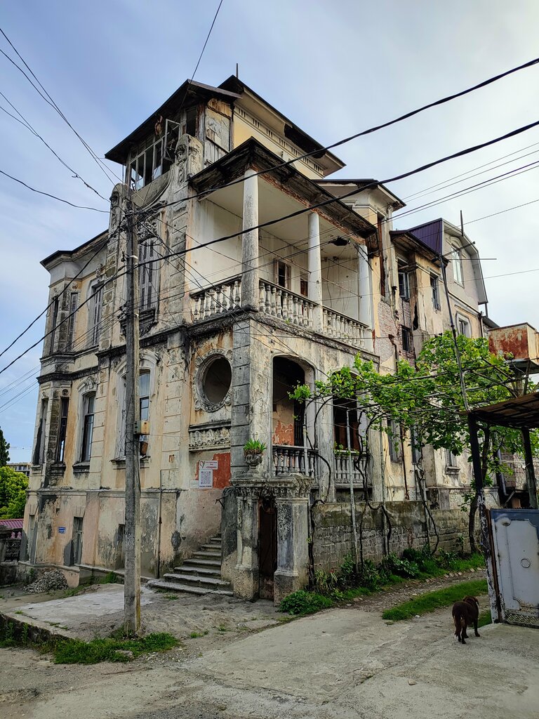 Turistik yerler Дом гофмейстера Г.Д. Чачба, Suhum, foto