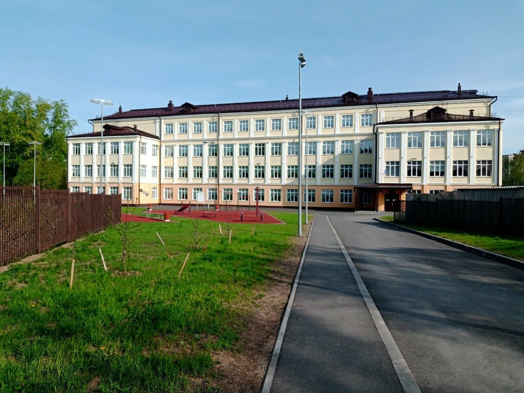 Ortaokul Mbou SOSh № 23 im. Yu. i. Batukhtina, Nijni Tagil, foto