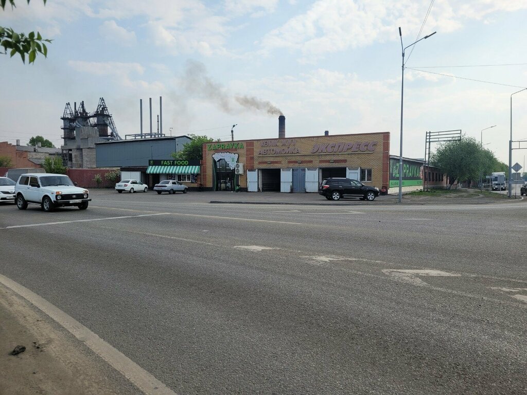 Bira dükkanı Zapravka, Semey, foto