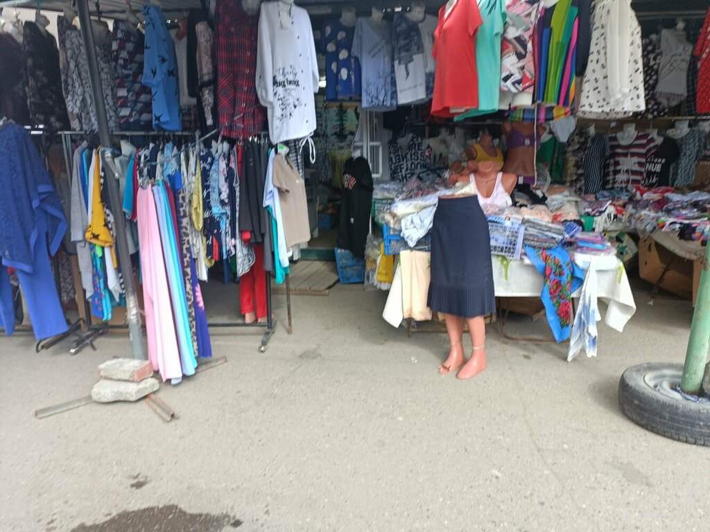 Giyim pazarı Платочки, Tolyatti (Togliatti), foto