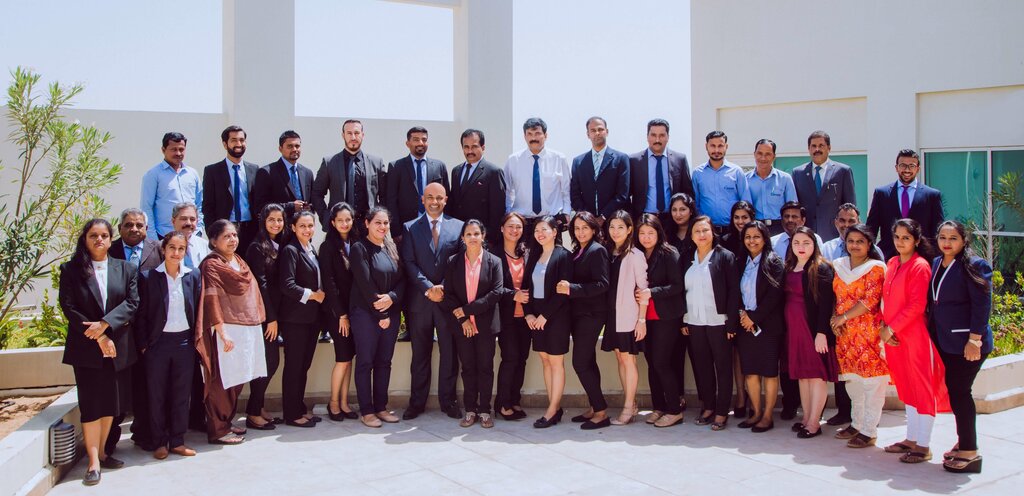 Sigorta acentaları Pioneer Wealth Management, Dubai, foto
