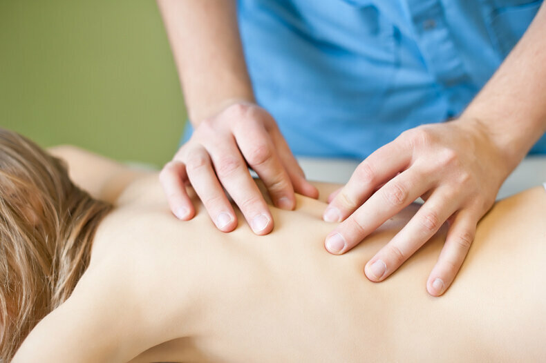 Kemik hastalıkları doktoru Vrach osteopat Karev A. R., Moskova, foto