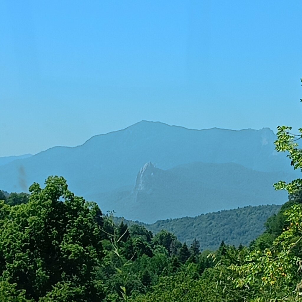 Dağ zirvesi Гора Сахарная Голова 1390 метров, Krasnodarski krayı, foto