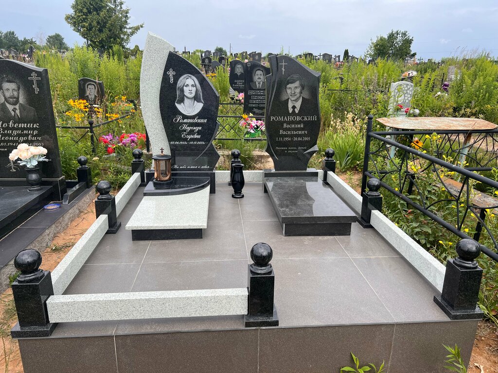 Heykel ve mezarlık taşı üreticileri Memoryall, Minsk, foto