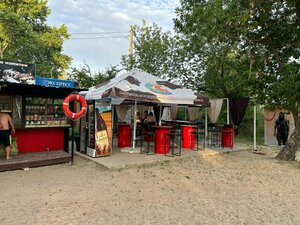 На пляже (Volgograd Region, Kalachyovskiy rayon, Ilyovskoye selskoye poseleniye, posyolok Pyatimorsk, territoriya parka Istorii Gosudarstva Rossiyskogo, alleya Trudovykh Dinastiy Volgo-Dona), kafe