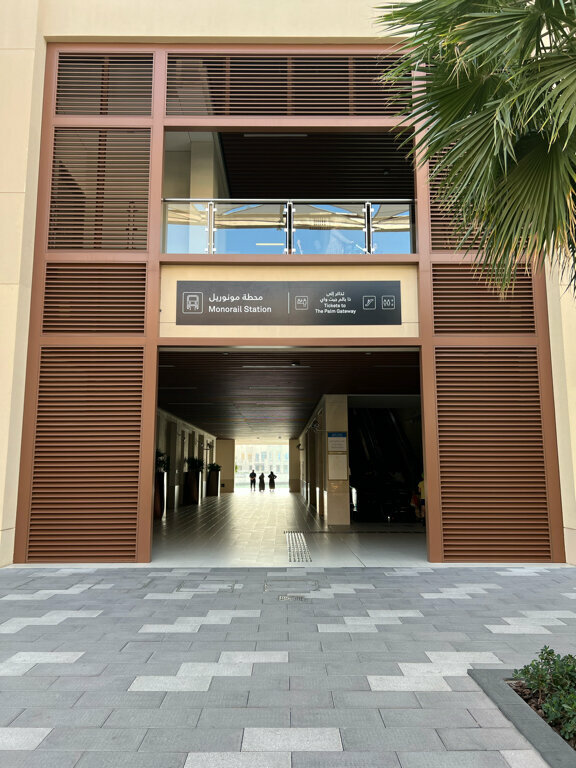 Hızlı ulaşım istasyonu The Pointe monorail station, Dubai, foto