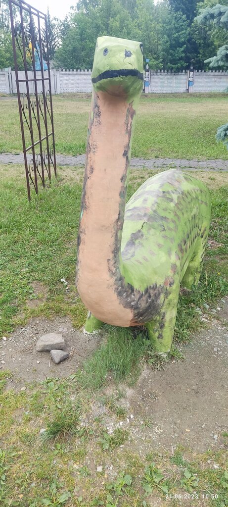 Park, sokak heykeli Брахиозавр, Mejdureçensk, foto