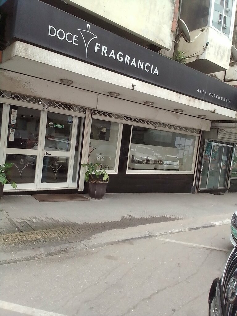 Kozmetik ve parfümeri mağazaları Doce Fragrancia, Loanda, foto