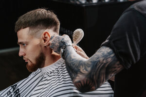 Dogma Barbershop (Okhtinskaya Alley No:12), berberler