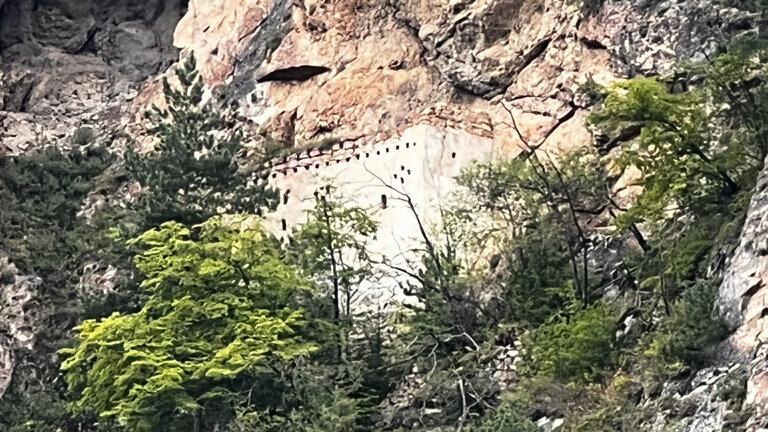Turistik yerler Греческий замок, Kuzey Osetya‑Alanya, foto