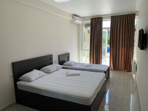 Kard house (Shota Rustaveli Street No:296, Kobuleti), otel  Kabuletti'den