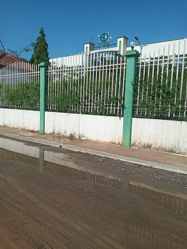 Hastaneler Clínica Sagrada Esperança, Loanda, foto