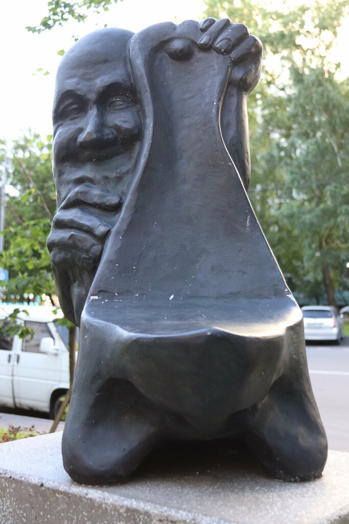 Park, sokak heykeli Стул Алексей Макарович, Moskova, foto