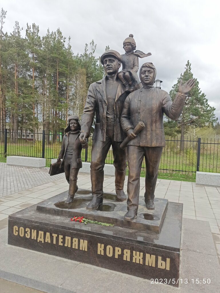 Anıt, heykel Созидателям Коряжмы, Koriajma, foto