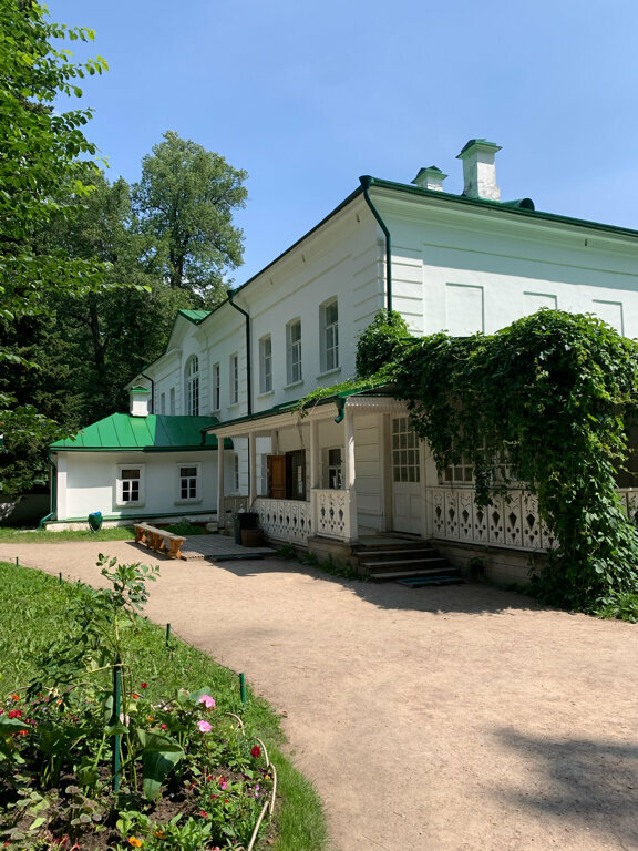 Ünlü kişilerin mezarları L. N. Tolstoy Grave, Tulskaya oblastı, foto