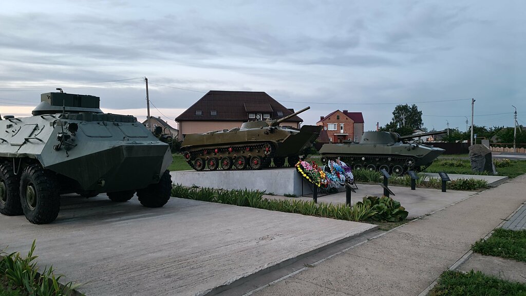 Anıt, heykel Воинам-афганцам и Героям Советского Союза, уроженцам Копыльщины, Kopyl, foto