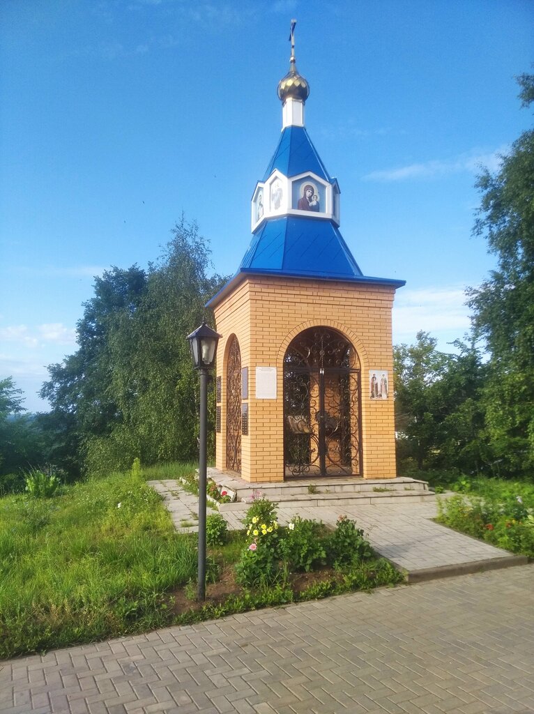 Şapel, haç anıtı Часовня Петра и Февронии Муромских, Udmurtiya, foto