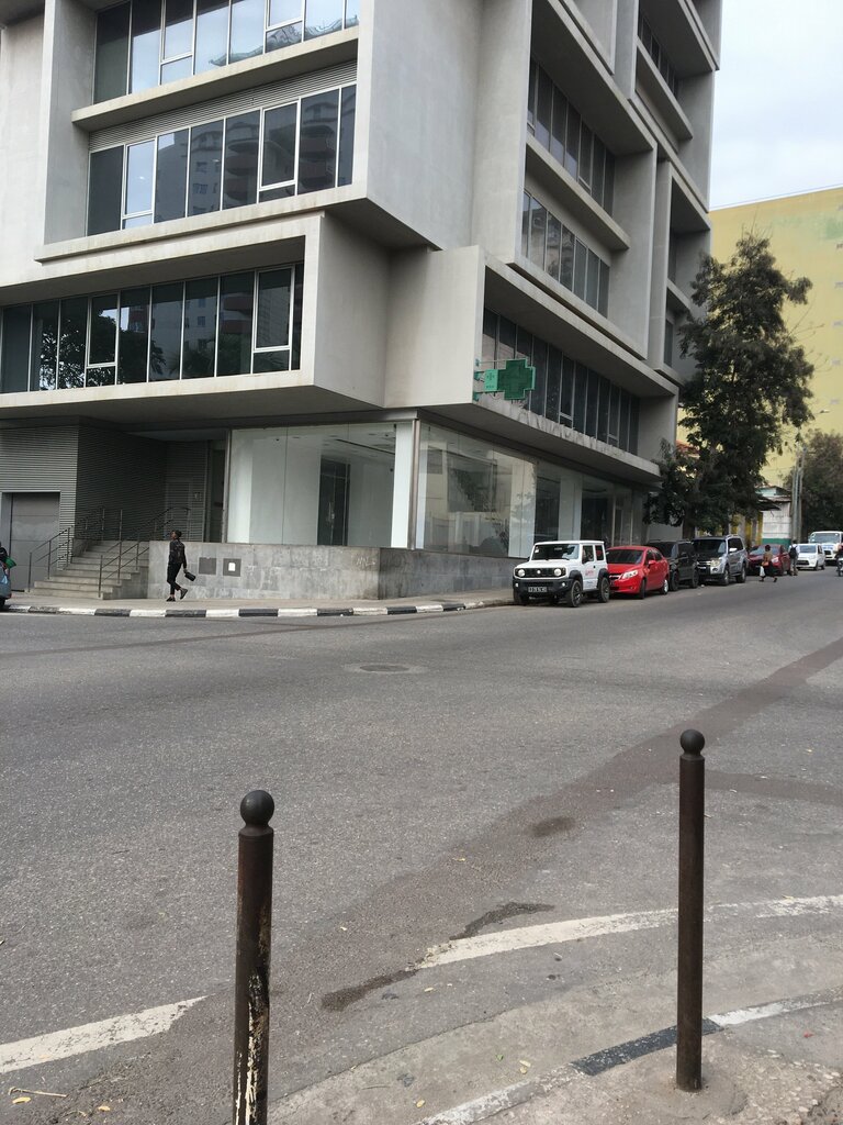 Eczaneler Farmácia Veritas, Loanda, foto