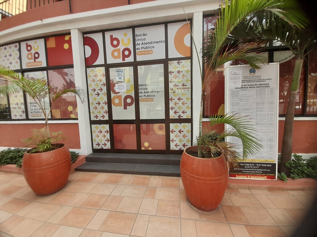 Belediyeler, devlet daireleri Administração Municipal do Sambizanga, Loanda, foto