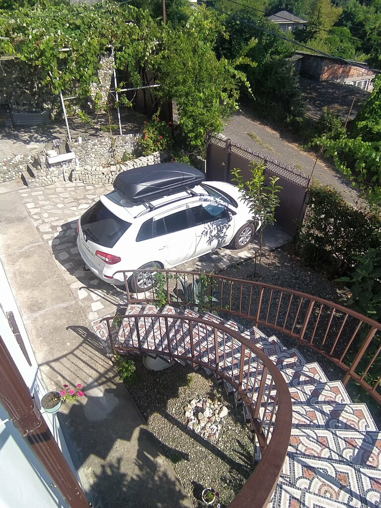 Otel Semeinyi, Suhum, foto